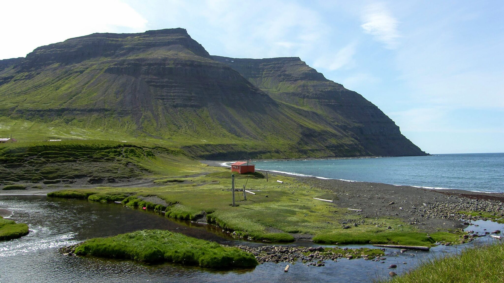 The Magical Cove at the Edge of the Inhabited World – Iceland in Focus